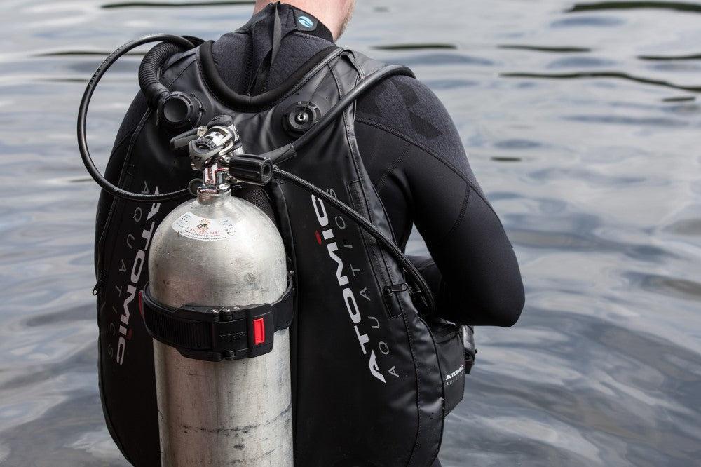 A Comprehensive Guide to DIN vs Yoke Regulators in Scuba Diving ...