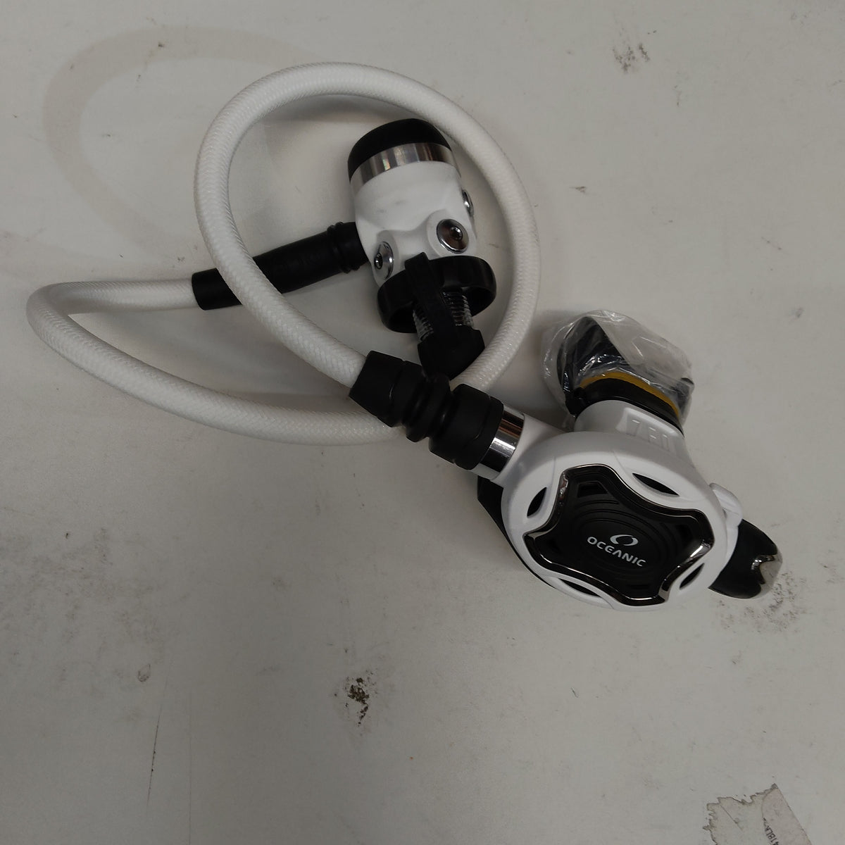 Open Box Oceanic ZEO FDX-I Regulator with Maxflex Swivel Hose Set ...